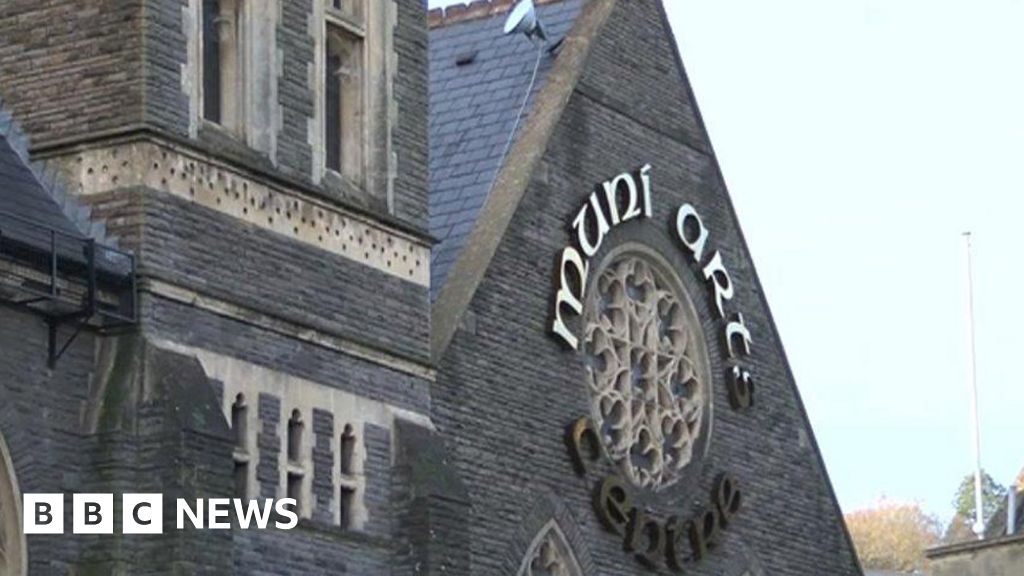 Muni arts centre: Awen Cultural Trust in talks to reopen venue