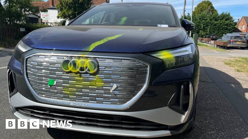 Stansted: Eight cars vandalised in village street near airport - BBC News