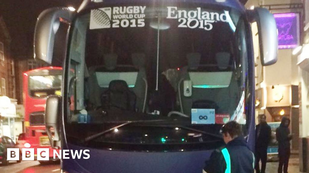 French Rugby World Cup team bus gets parking ticket - BBC News