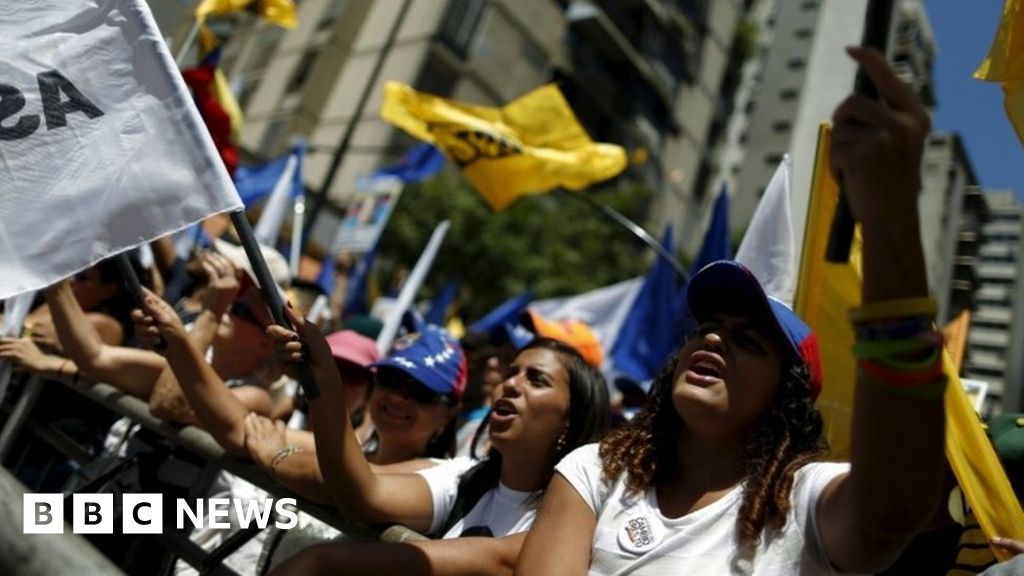 Venezuela opposition launches protests to oust Maduro - BBC News