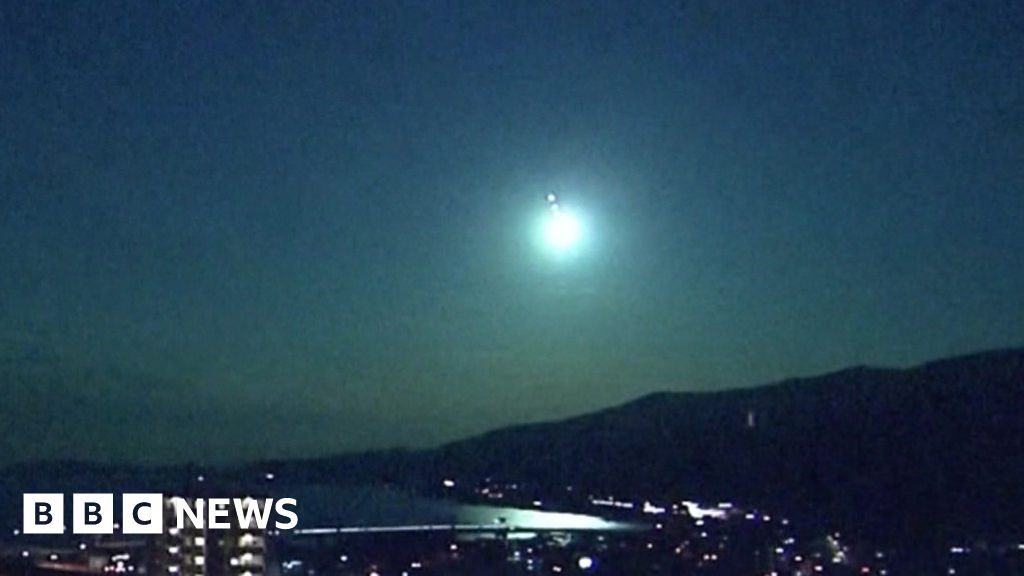 'Fireball' over Japan captured on camera - BBC News