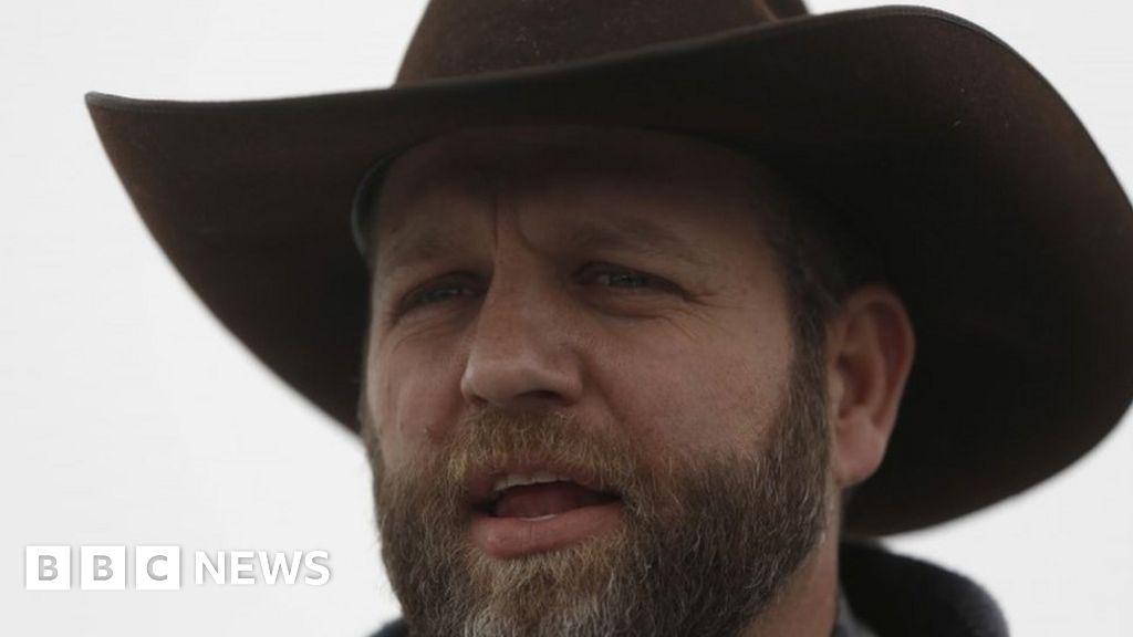 Oregon leader Bundy tells remaining protesters to go home - BBC News