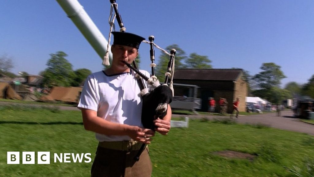 Kent man gets a buzz out of recreating World War Two - BBC News