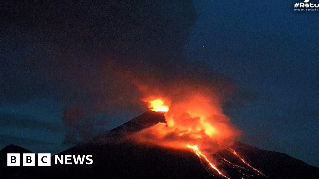 Timelapse of Mexico's Colima volcano erupting - BBC News