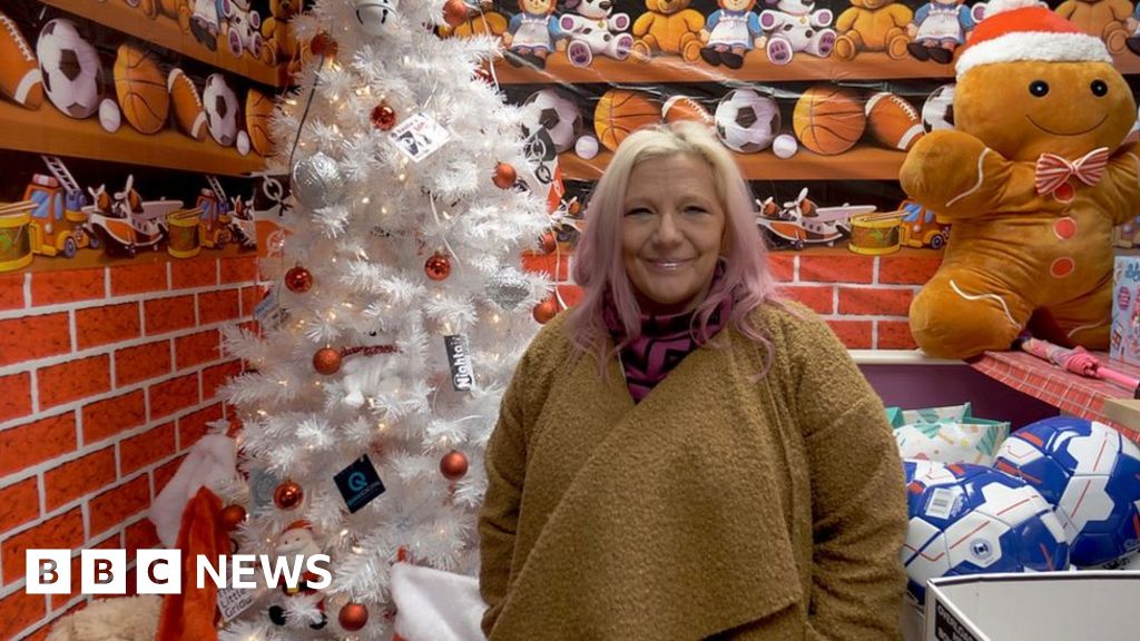 Christmas toy charity looks to support 12,000 children - BBC News