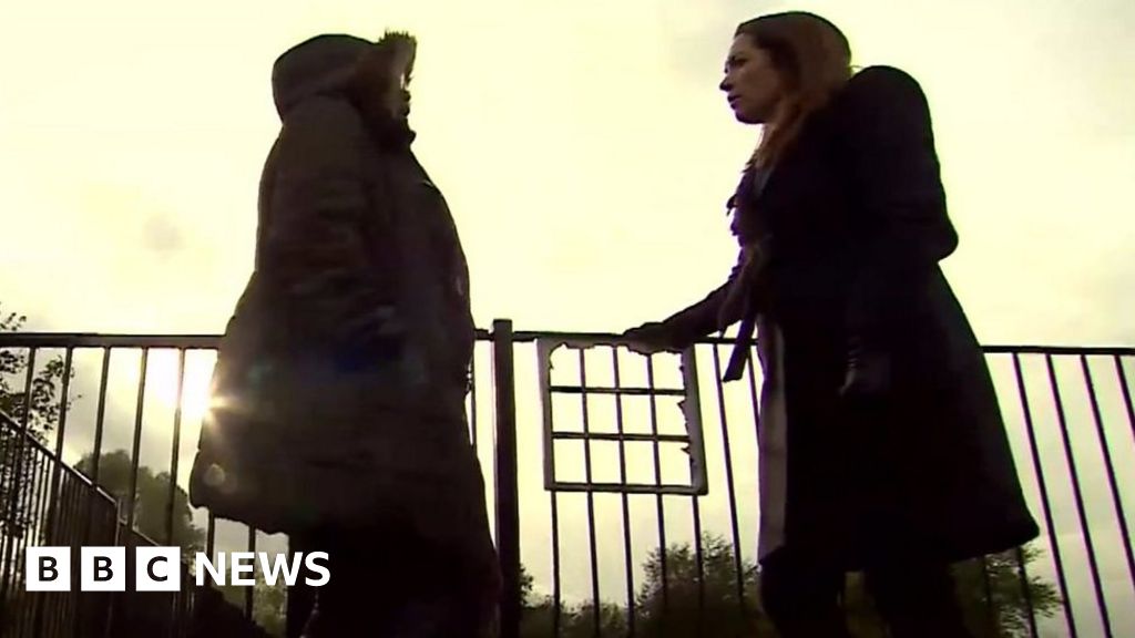 Asylum seeker's 'traumatic' time inside detention centre - BBC News