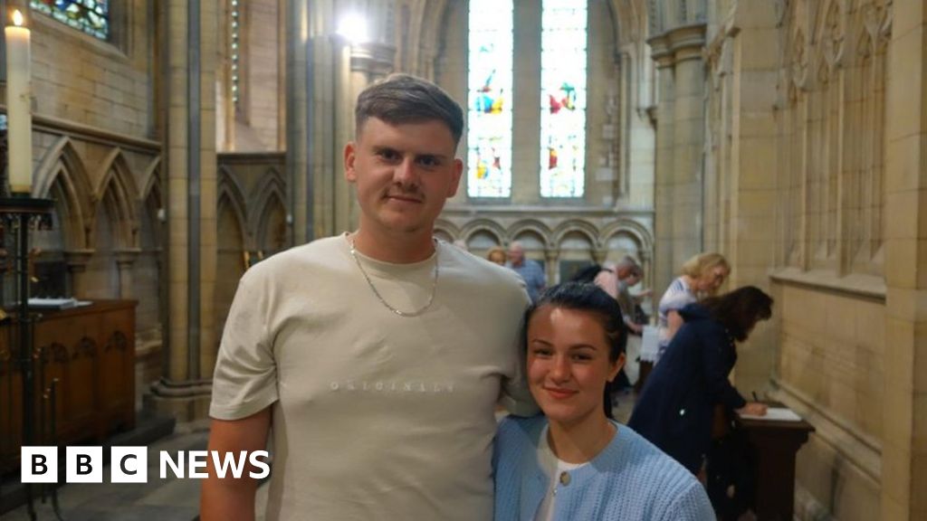 Queen Elizabeth II: People in Cornwall pay respects to 'true ...