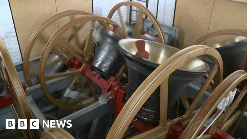 Ypres' English bells ring out at centenary ceremony - BBC News