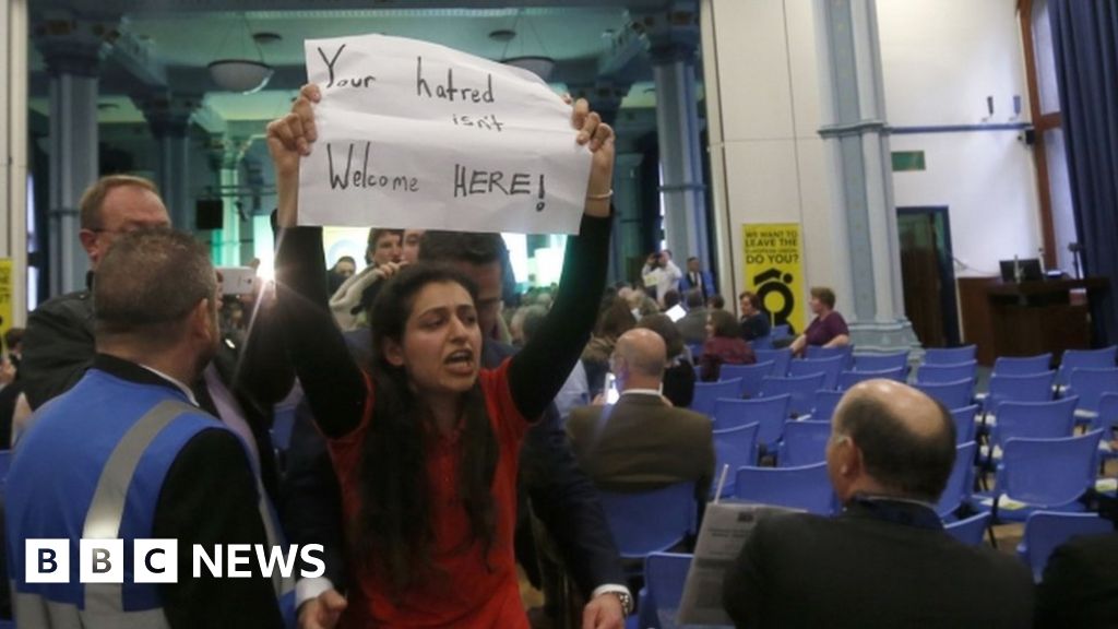 Protesters disrupt pro-Brexit Glasgow rally - BBC News