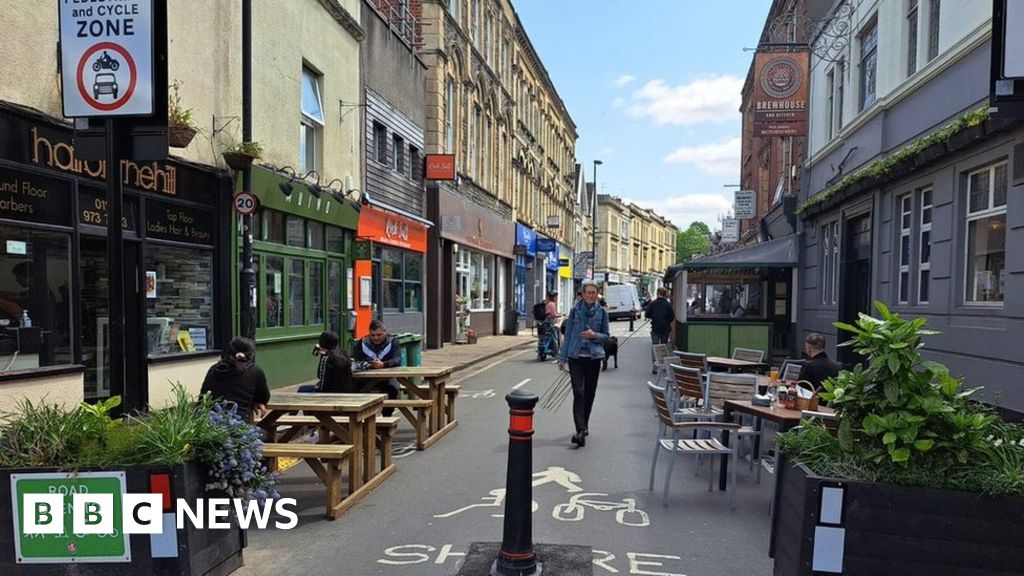 Cotham Hill: Work begins on Bristol suburb's pedestrianisation - BBC News