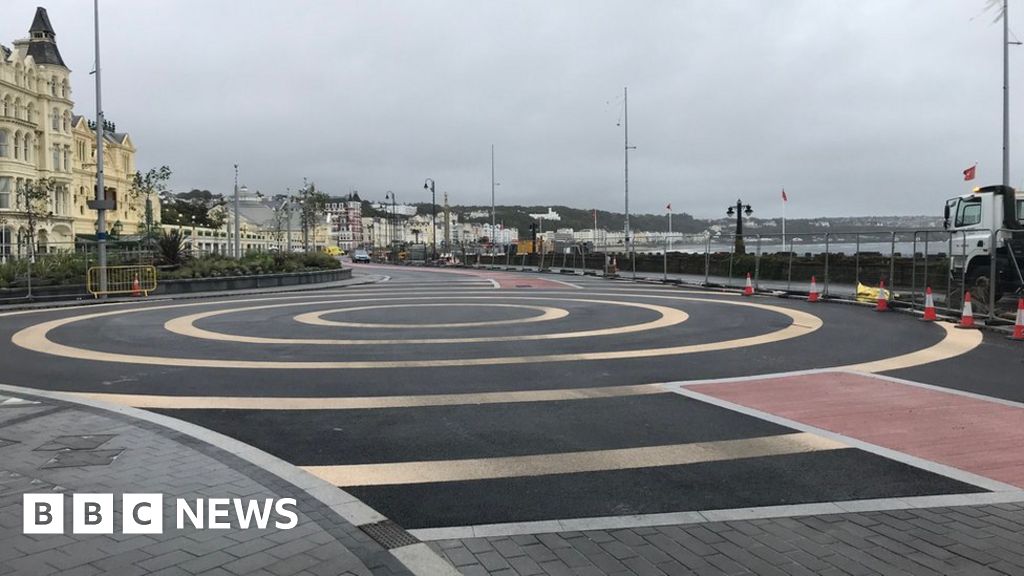 Douglas Roundel: Second oval roundabout opens on promenade