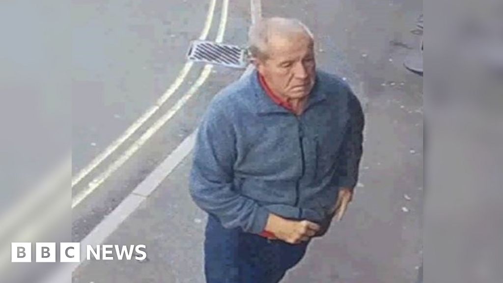 Richard Scatchard: £10k reward for information on sex offender - BBC News