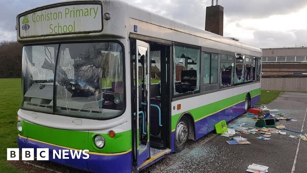 Cash raised to save vandalised Patchway school reading bus - BBC News