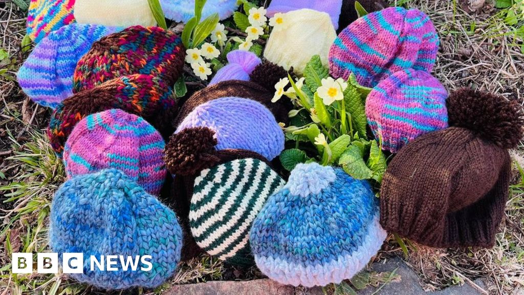 Guernsey knit more than 1,500 items for Ukraine - BBC News