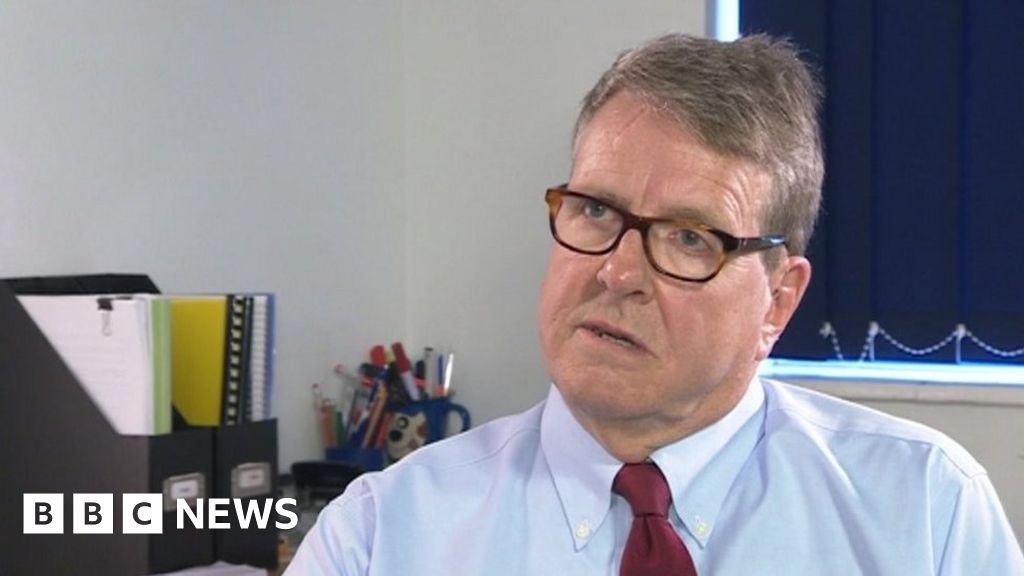 Southern Health chairman Tim Smart resigns after criticism - BBC News