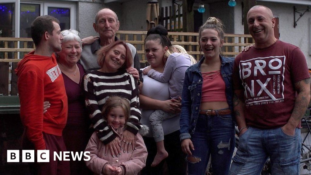 Low wages in coastal communities: ‘We live on nothing’ - BBC News