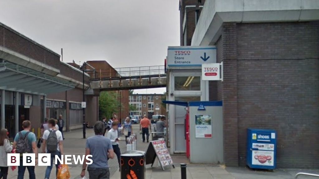 Explosive device used in Sale cash machine robbery attempt - BBC News