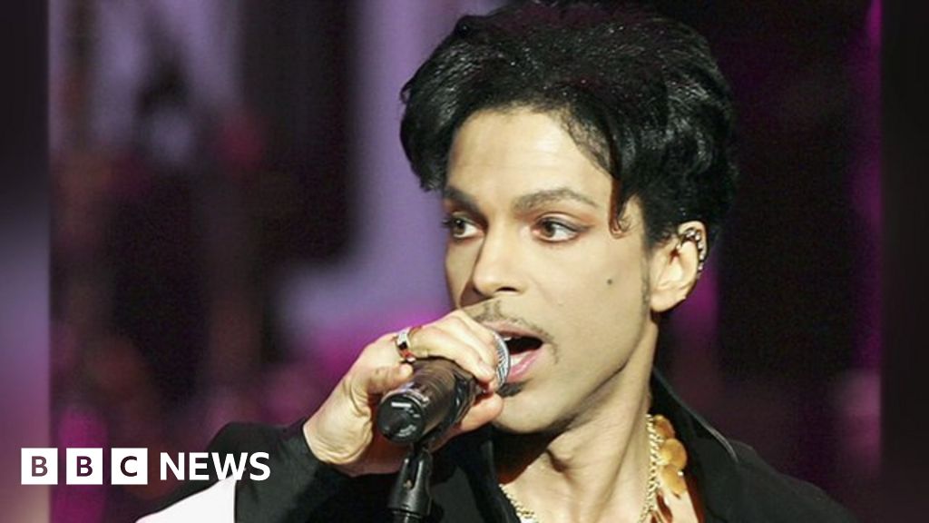 Singer Prince dies at home in Minnesota at 57 - BBC News