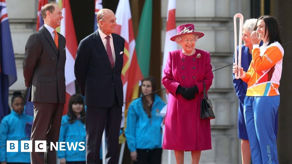 Commonwealth Games 2018: Queen's baton visits Isle of Man - BBC News