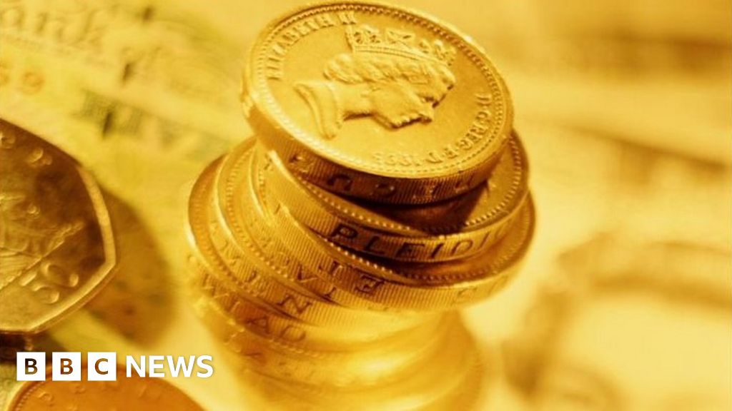 Economic forecaster predicts 'sharp slowdown' over Brexit - BBC News