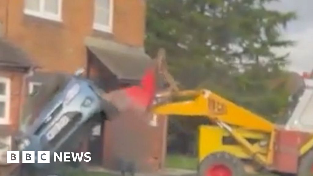 Caerphilly: JCB house attack driver given suspended sentence - BBC News