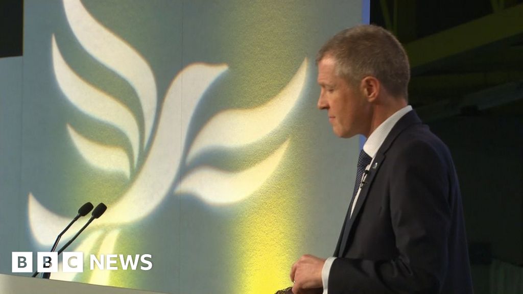 Rennie casts stones in constitutional debate - BBC News