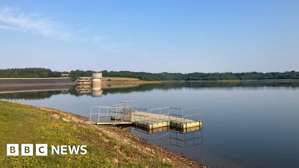 Warning over low reservoir levels in Devon and Cornwall - BBC News