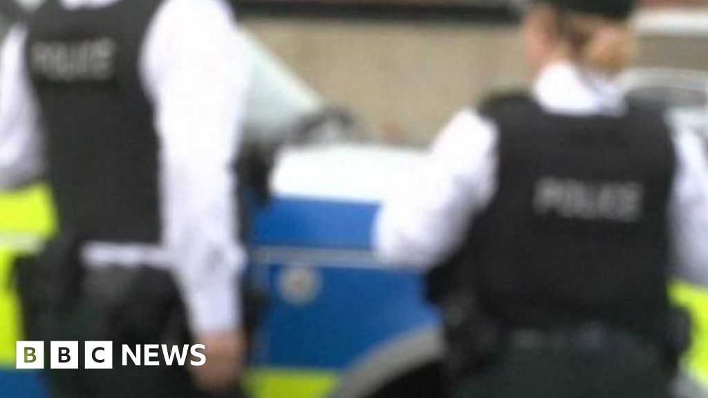 Divis Street: Man in 30s shot in the leg in west Belfast - BBC News