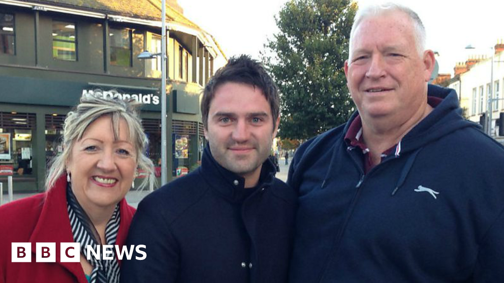 Gilbey family return to Gogglebox and George is to be a dad - BBC News