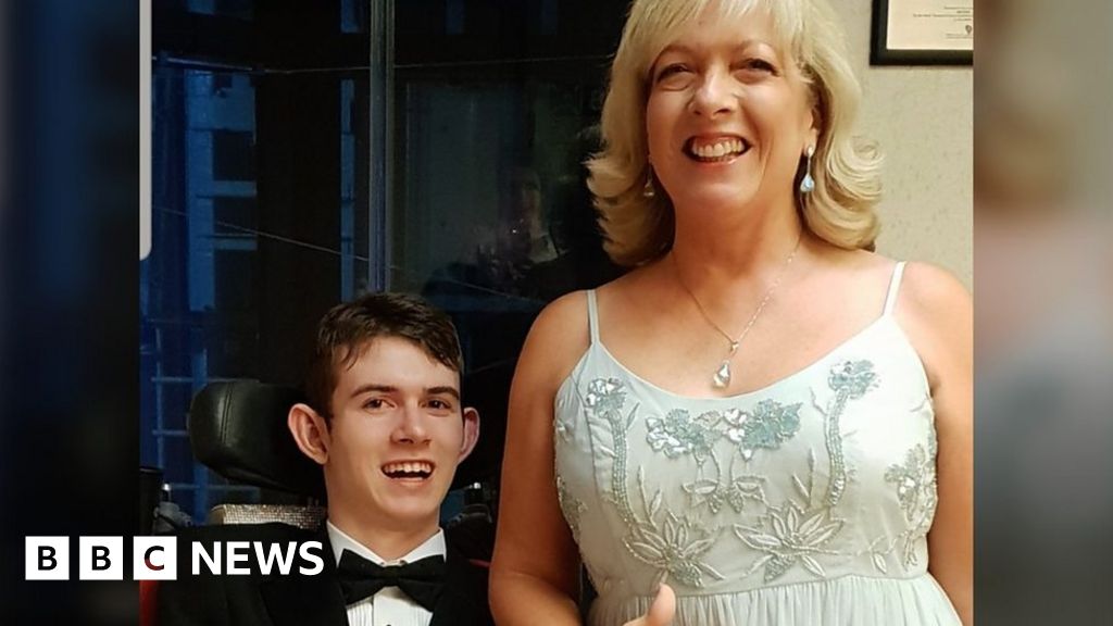 Musician with cerebral palsy unlocks creativity with his eyes - BBC News