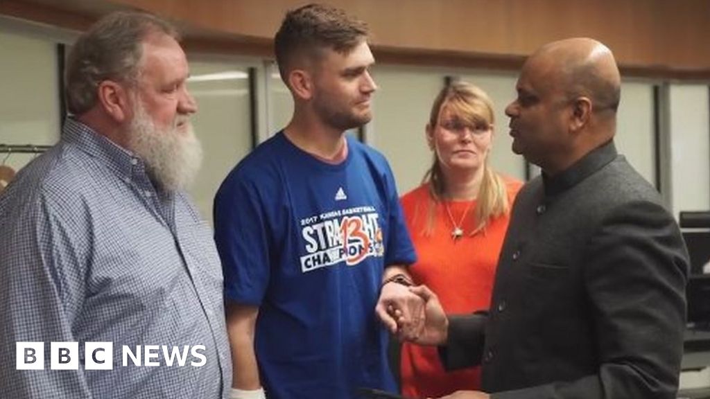 Kansas shooting 'hero' Ian Grillot invited to India - BBC News