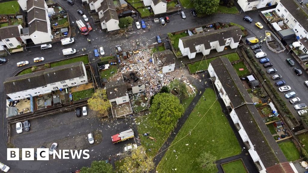 Gas pipe network in Ayr blast estate to be ripped out - BBC News
