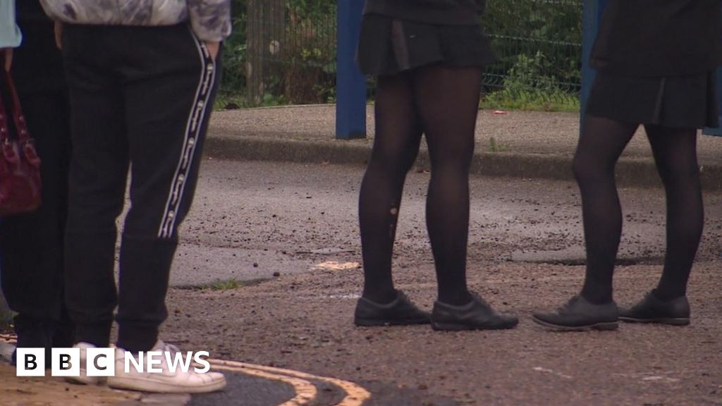 Camborne parents protest against 'harsh' school policy - BBC News