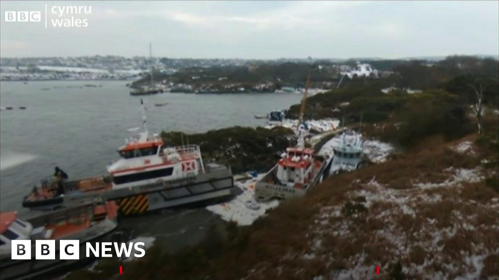 Boat clean-up under way in Holyhead after Storm Emma - BBC News