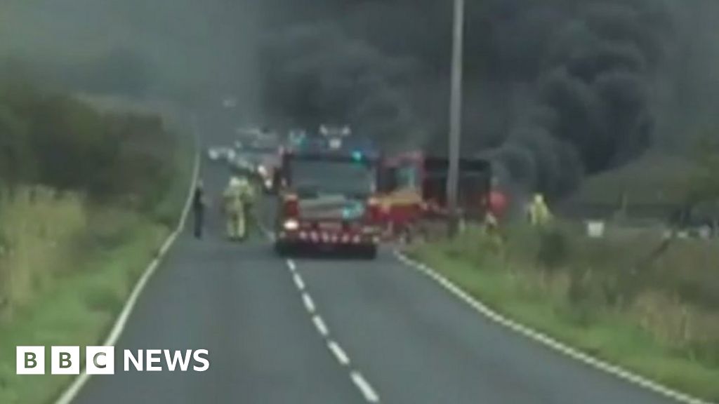 Driver praised for evacuating passengers after Largs bus fire - BBC News