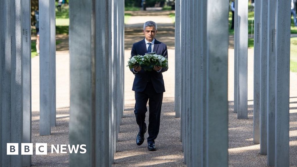 7/7 London bombings: Mayor pays tributes to victims