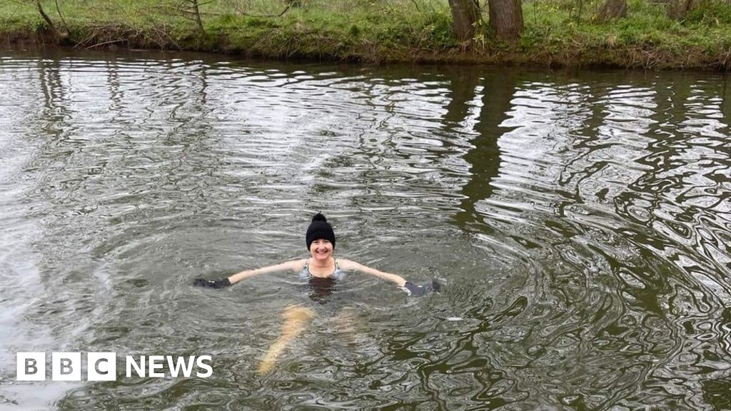Wild Swimmers Apply For River Tone Bathing Water Status Bbc News