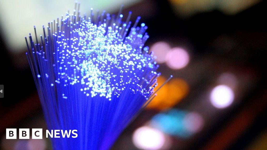 Cornwall rural homes to get ultra-fast broadband upgrade - BBC News