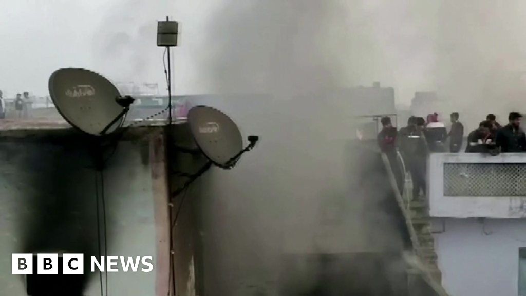 India factory fire: Deadly blaze traps sleeping workers - BBC News