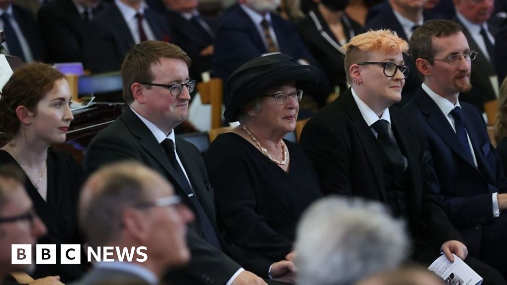 Lord Trimble's funeral hears tributes to the politician and the family man
