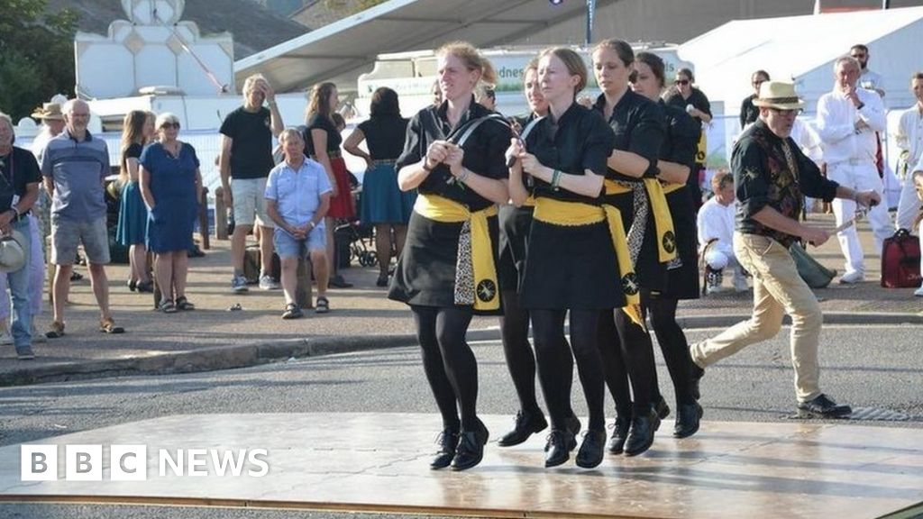 Sword dancers Whip the Cat seek to defend world title - BBC News