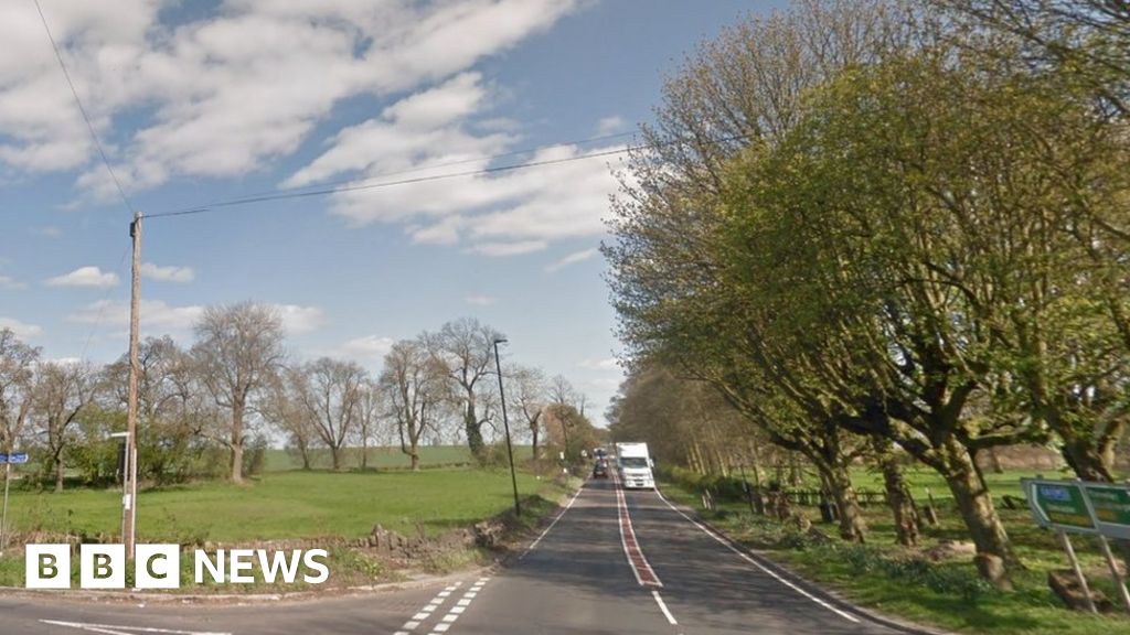 Teenager and man killed in Hickleton crash - BBC News