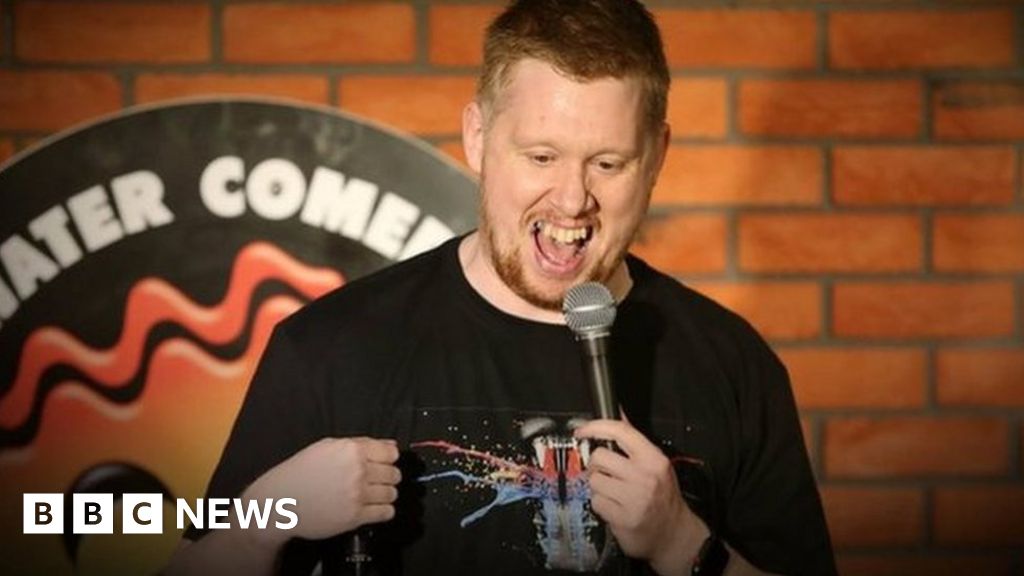 Covid: Liverpool comedy club's anger at vaccine passport error - BBC News