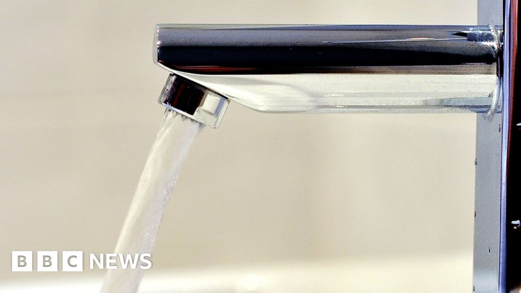 Water company receives one star rating for pollution - BBC News