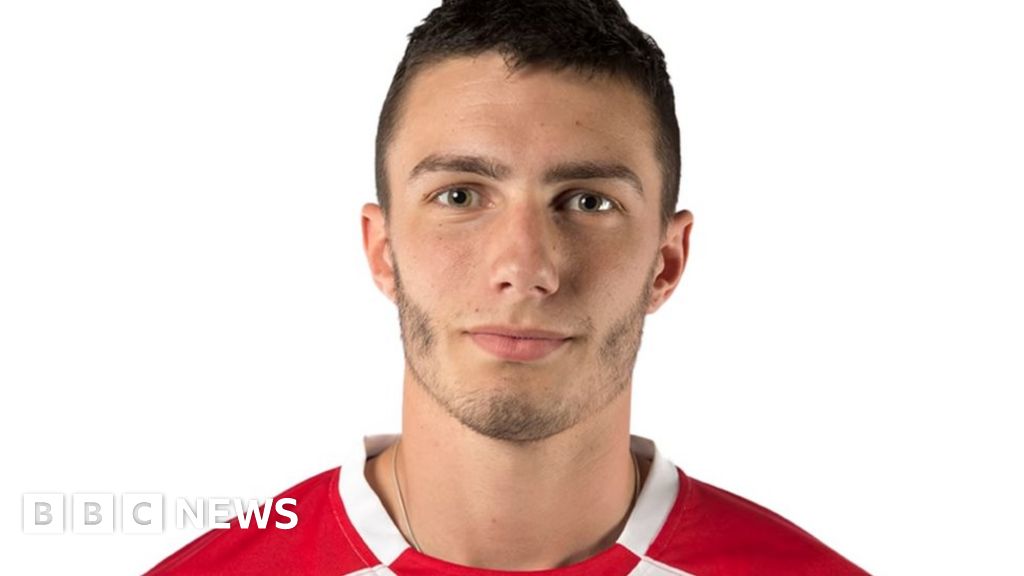 Southampton pay tribute after youth player Ben Cull's death - BBC News