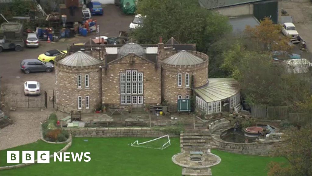 'Hidden castle' home now in ruins - BBC News