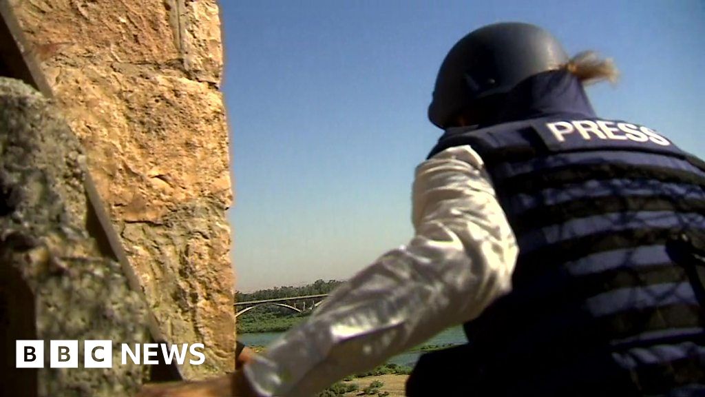 Dodging IS snipers on Mosul frontline