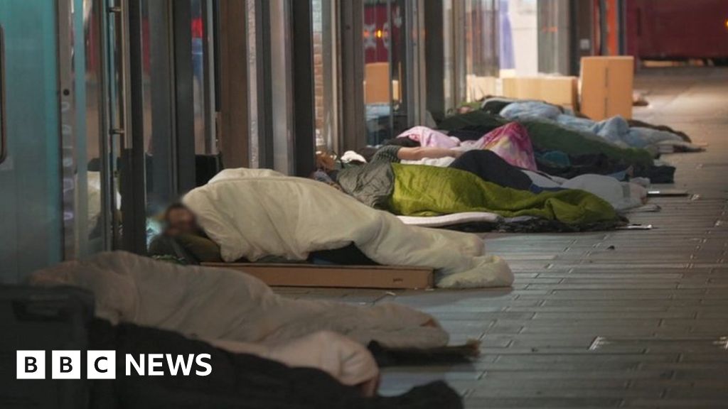 London rough sleeper numbers at highest seen in count - BBC News