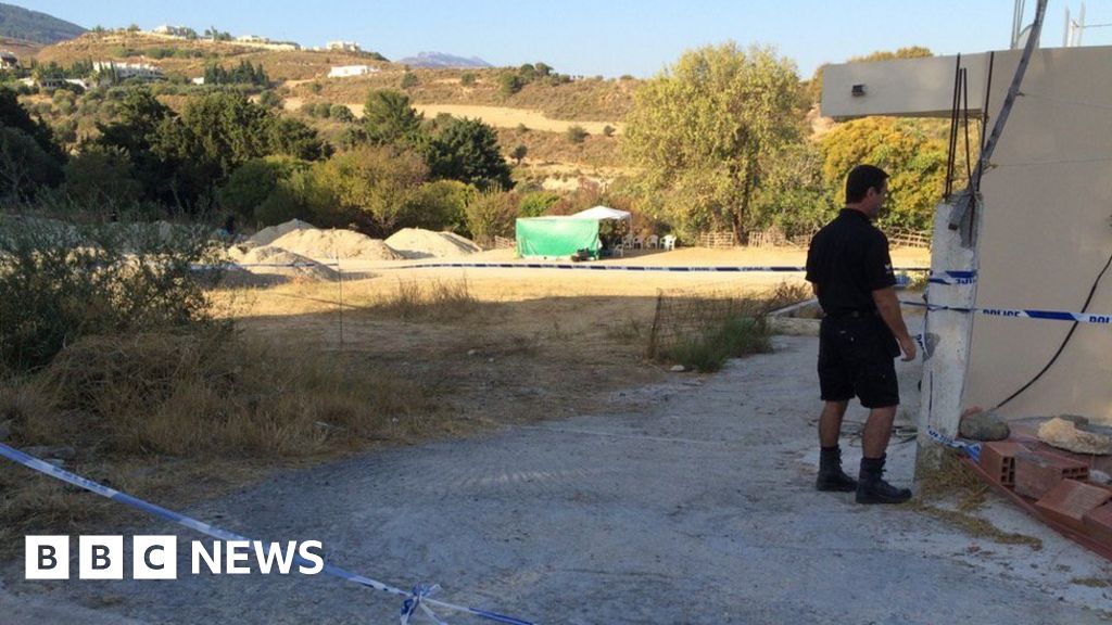 Ben Needham search: Farmhouse extension demolished - BBC News