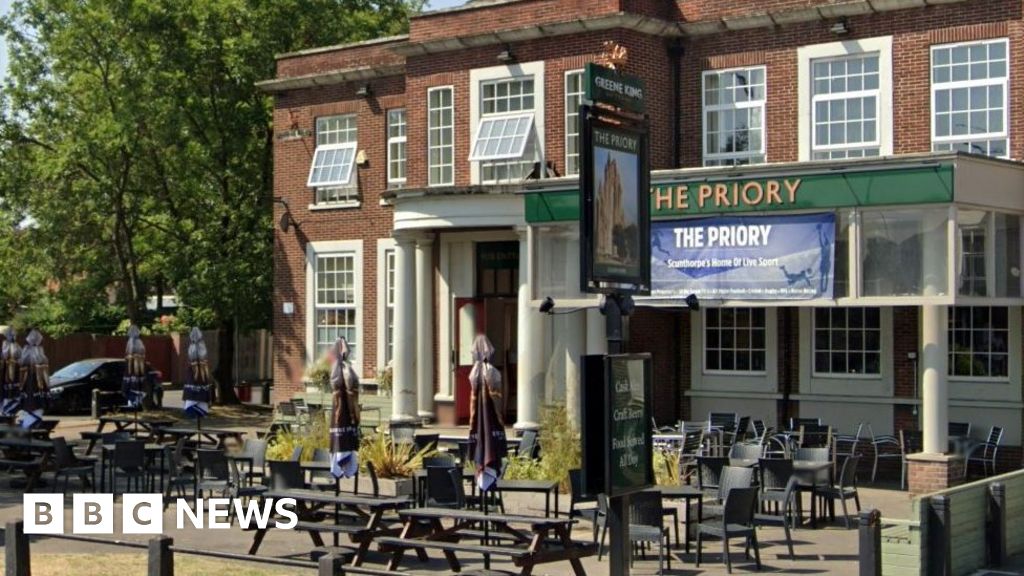 Three arrests after man stabbed at Scunthorpe pub